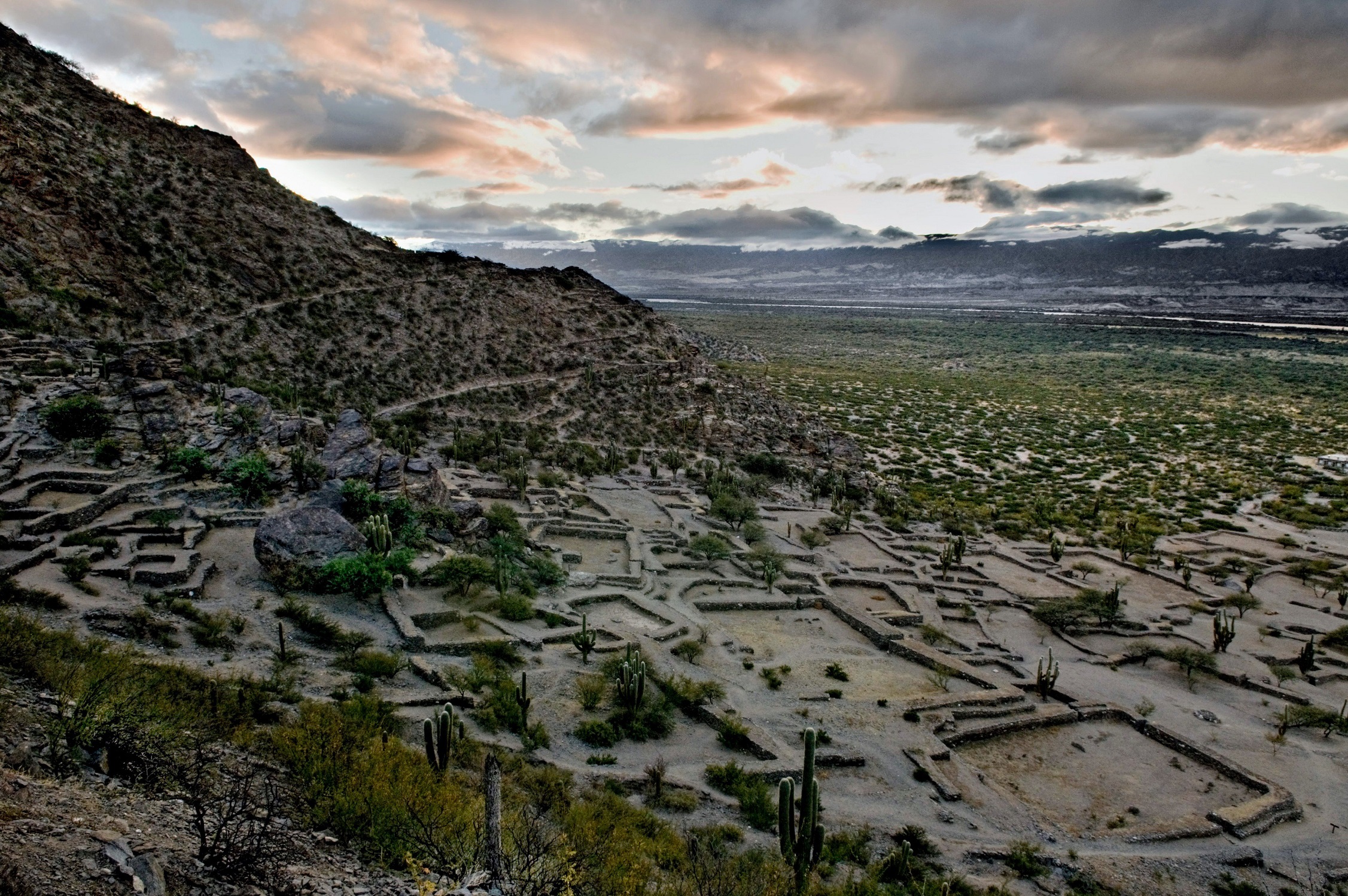 Un recorrido por el pasado en las ruinas de Quilmes | De Viaje Voy